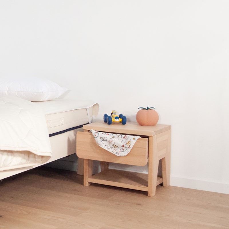 Table de chevet pour enfant en bois de hêtre, fabriquée en France